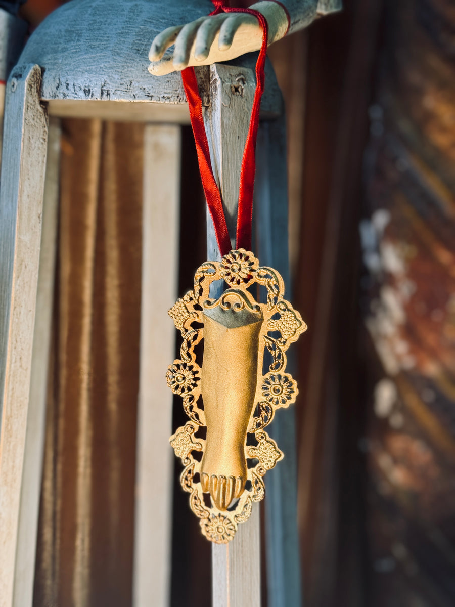 Victorian Arm Ornament – Manor on George