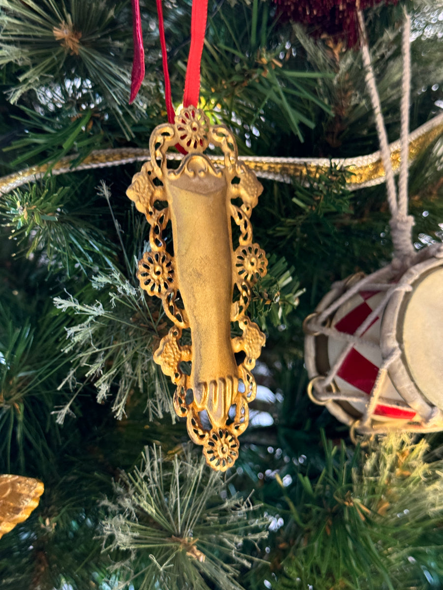 Victorian Arm Ornament – Manor on George